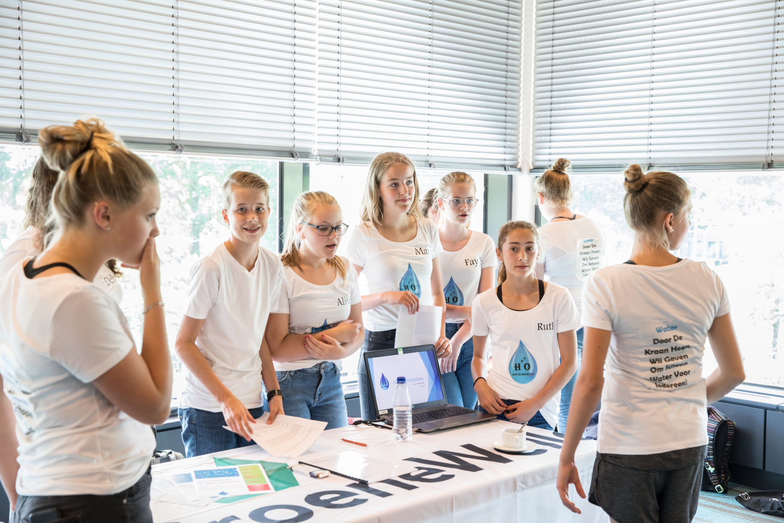Vmbo-leerlingen van Carolus Clusius College helpen Waterschap Drents ...